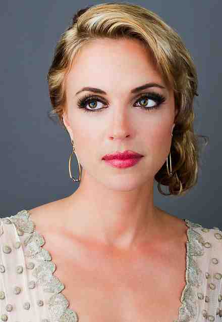 Picture of Kelly Sullivan