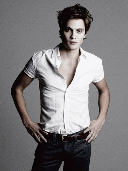 Picture of Luke Grimes
