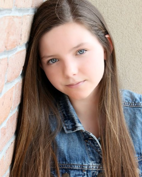 Picture of Chloe Csengery