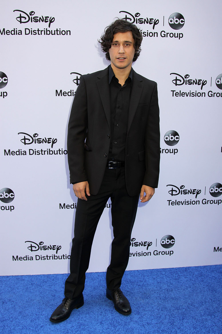 Peter Gadiot picture