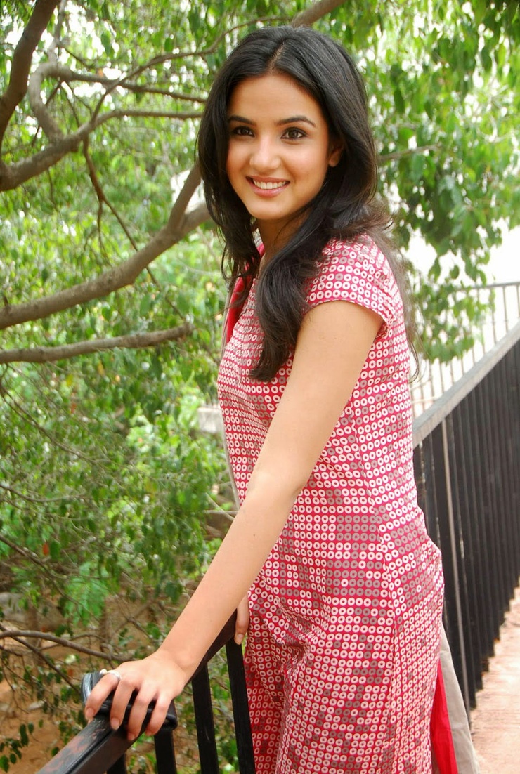 Jasmin Bhasin picture