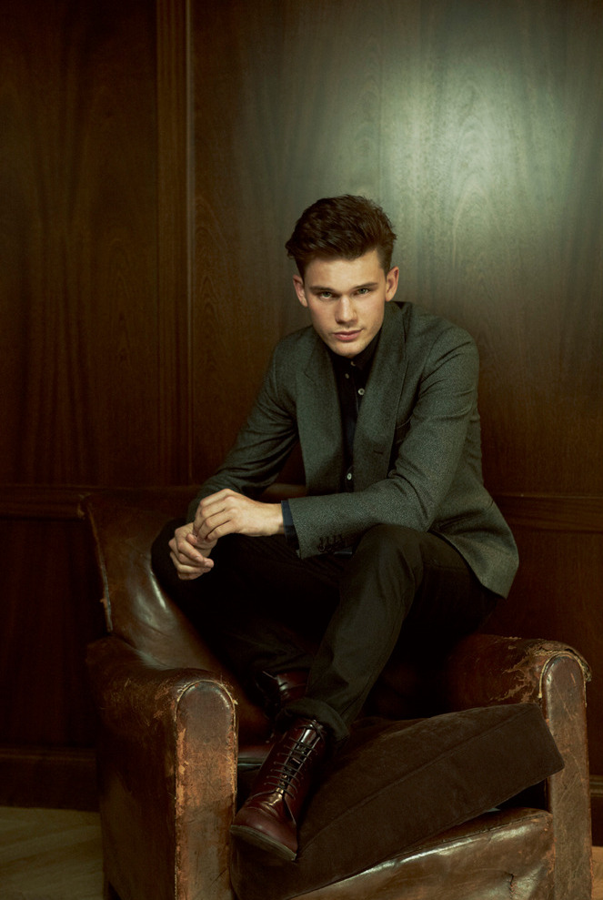 Jeremy Irvine picture