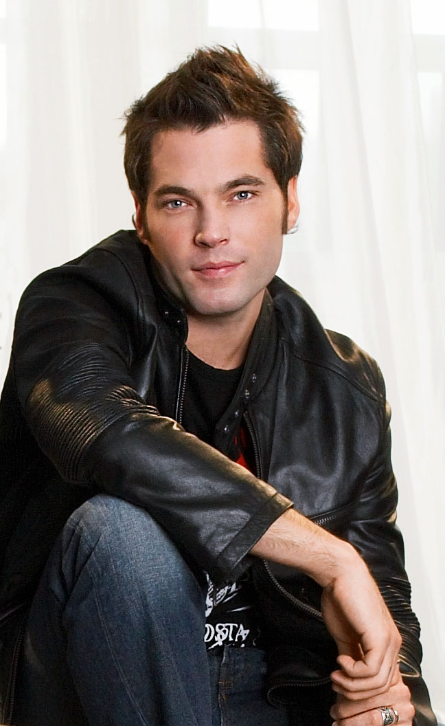 Tim Rozon picture