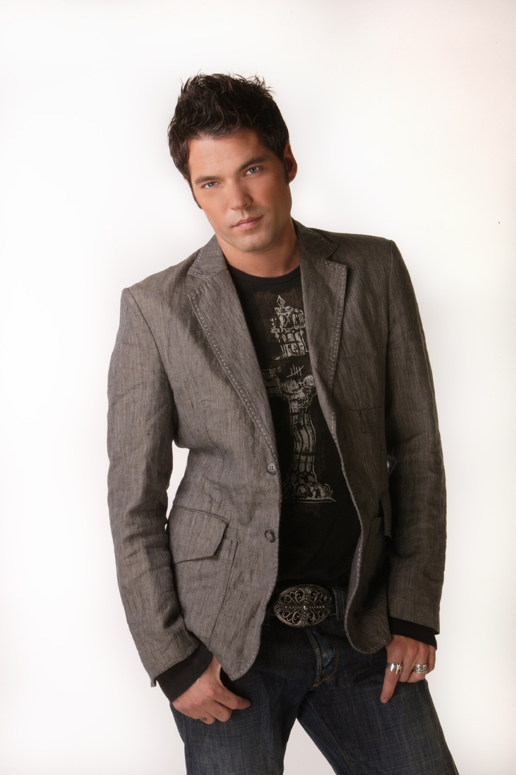 Picture of Tim Rozon