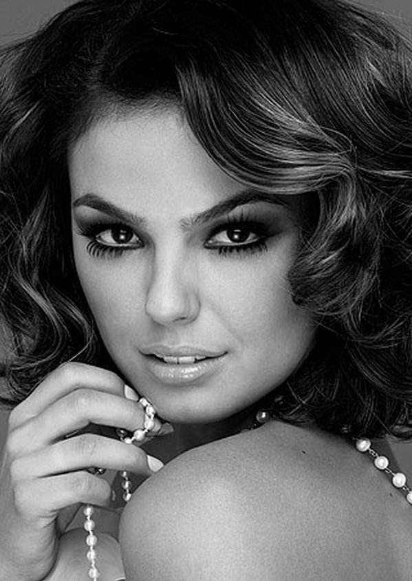 Picture of Isis Valverde