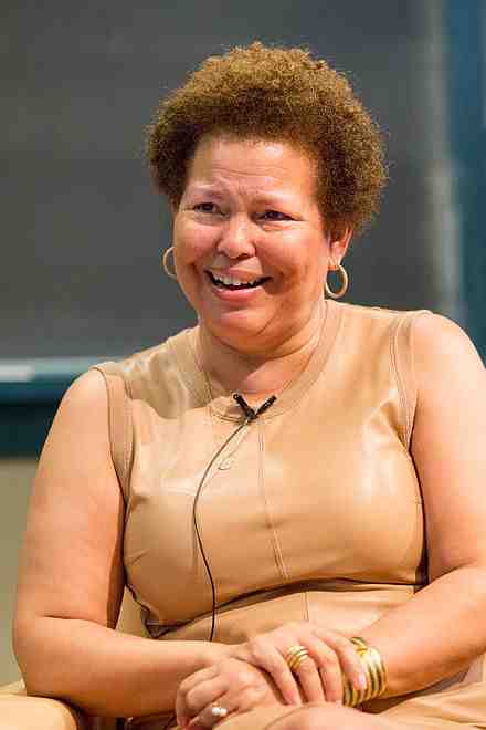 Picture of Debra Lee