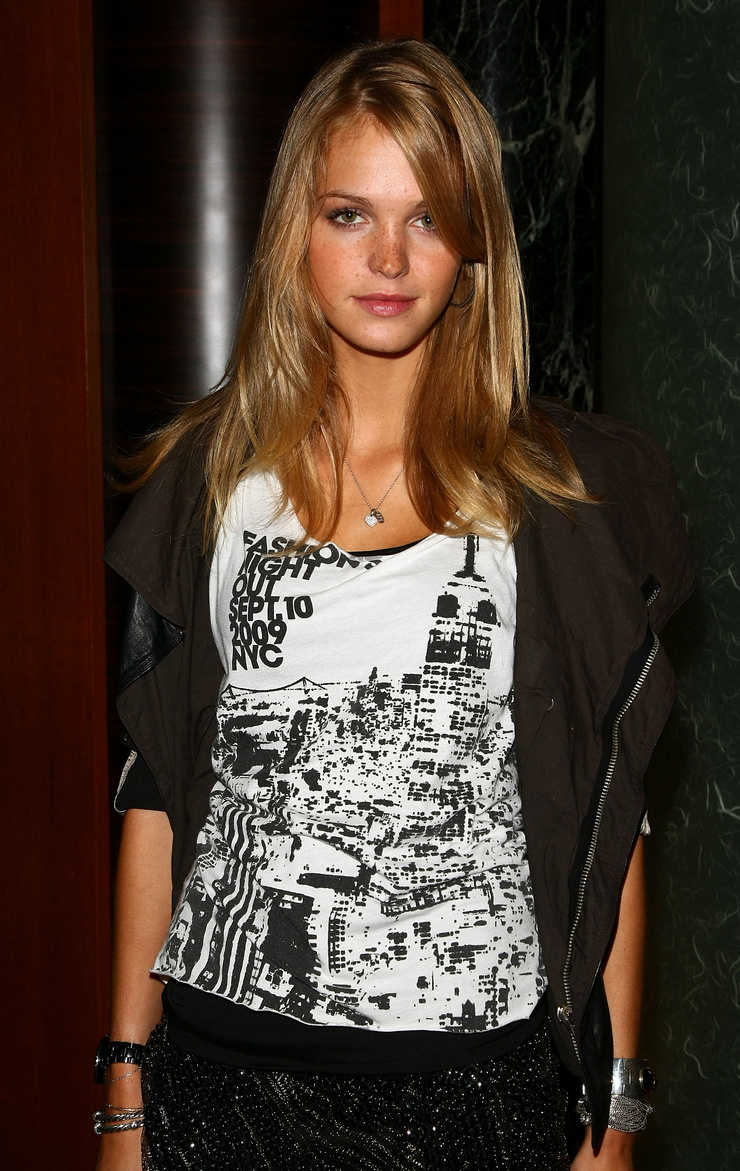 Picture of Erin Heatherton