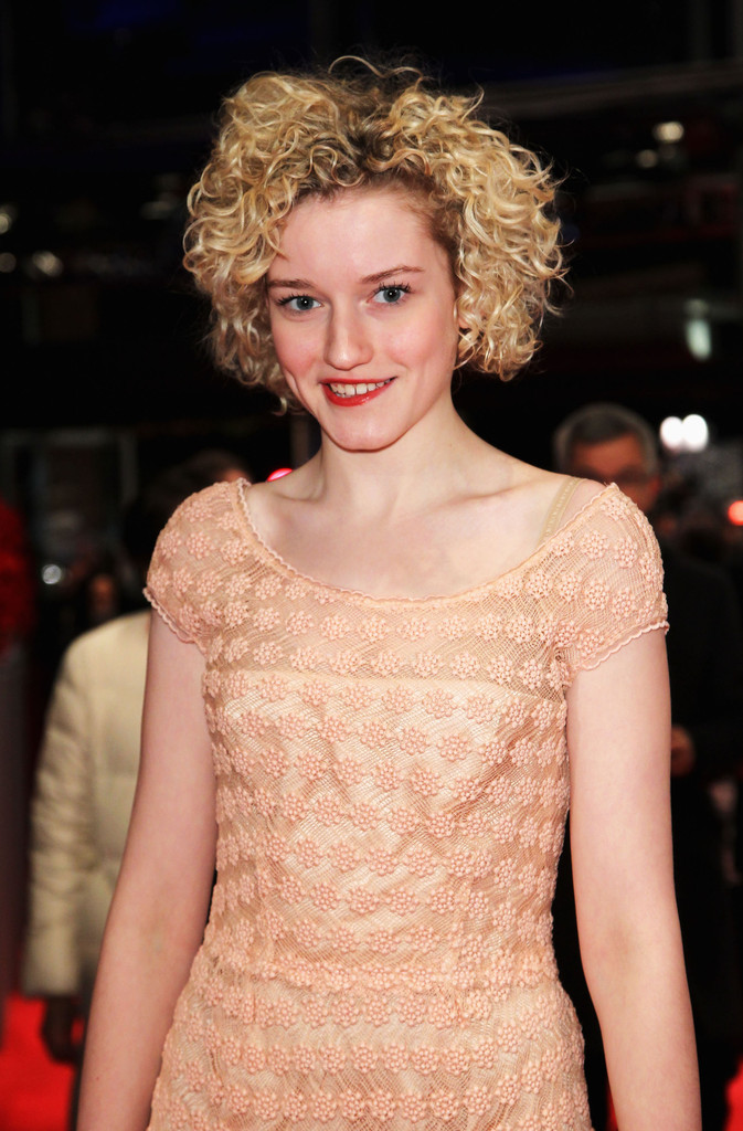 Julia Garner image
