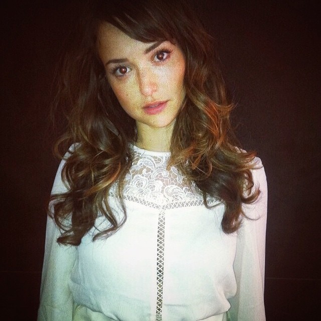 Milana Vayntrub picture