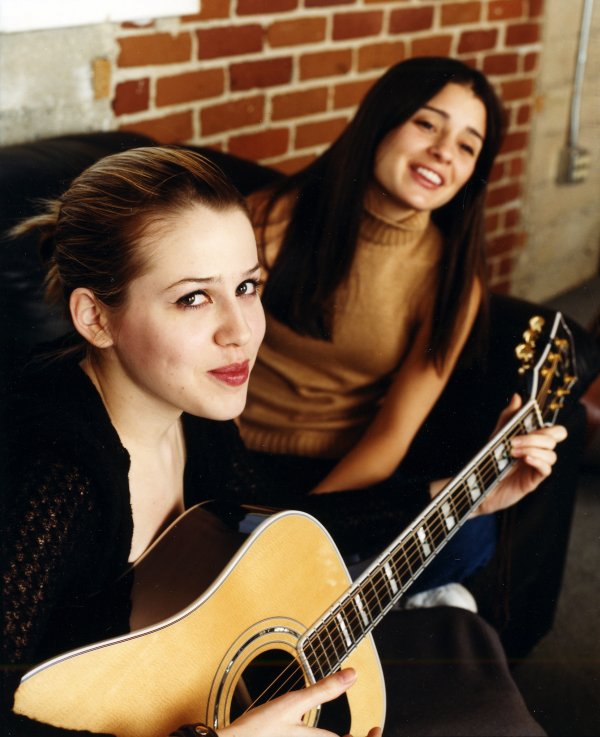 Picture of Shiri Appleby