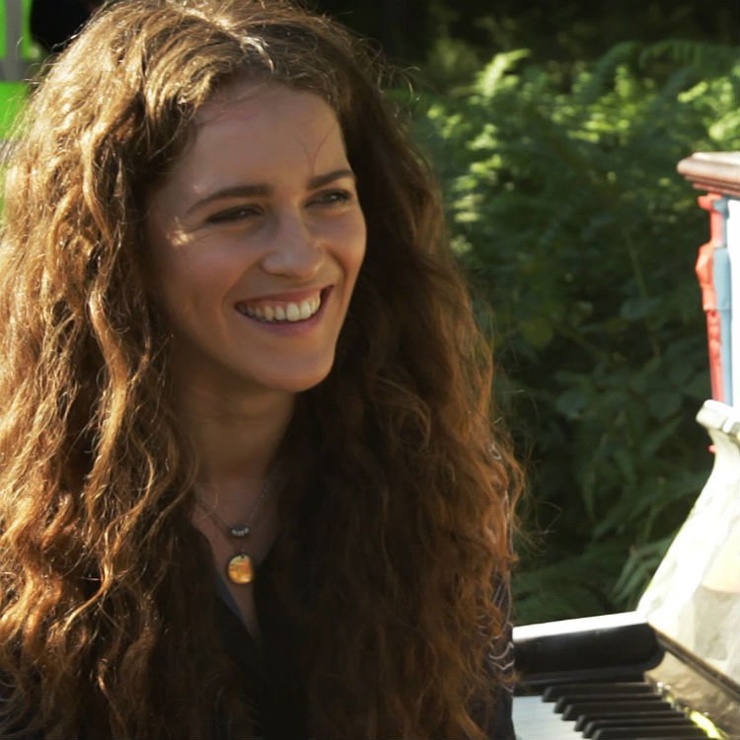 Picture of Rae Morris