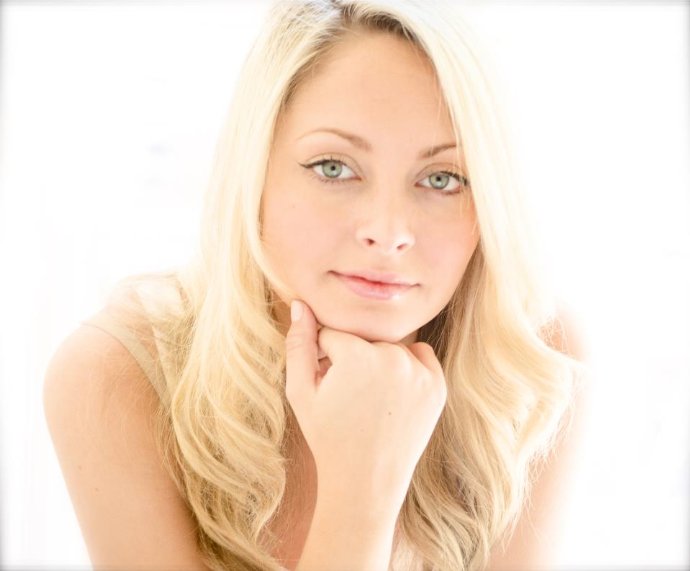 Chloë Crampton image