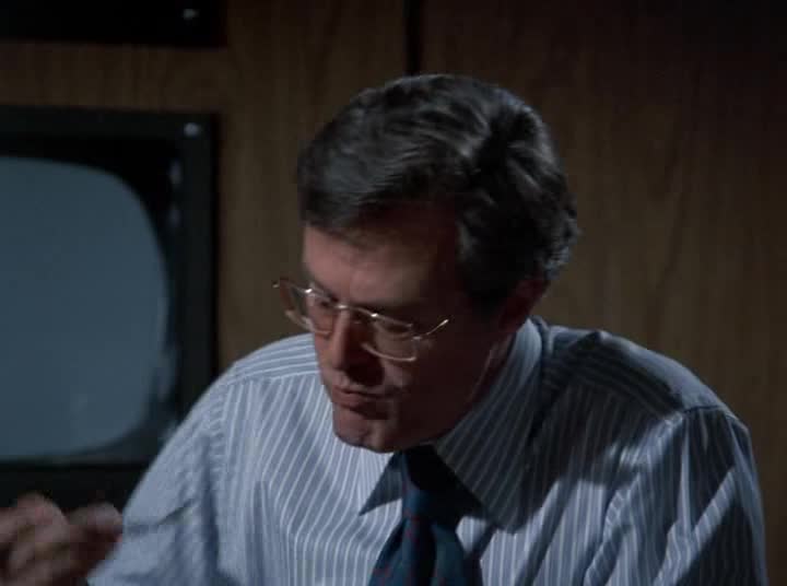 Columbo: Death Lends a Hand image