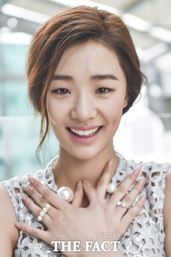 Stephanie Lee image