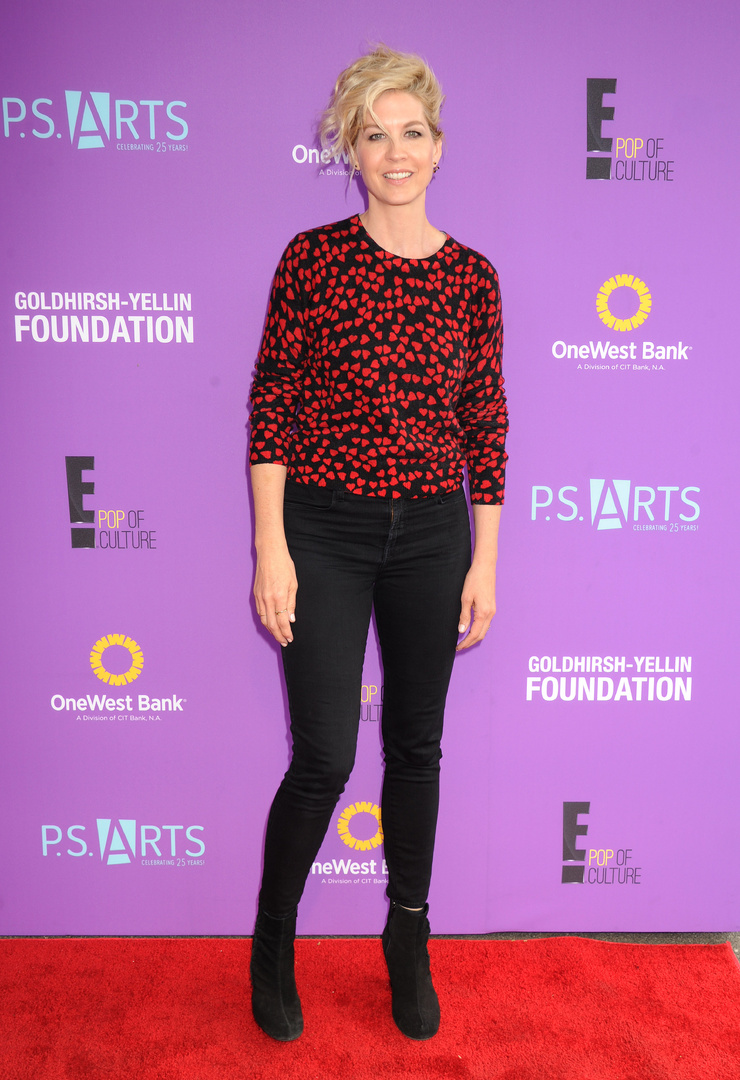 Picture of Jenna Elfman