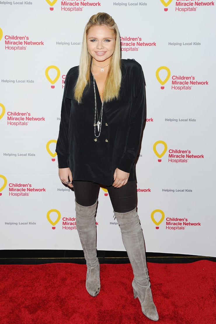 Image of Alli Simpson