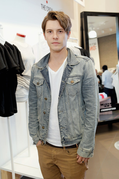 Xavier Samuel image