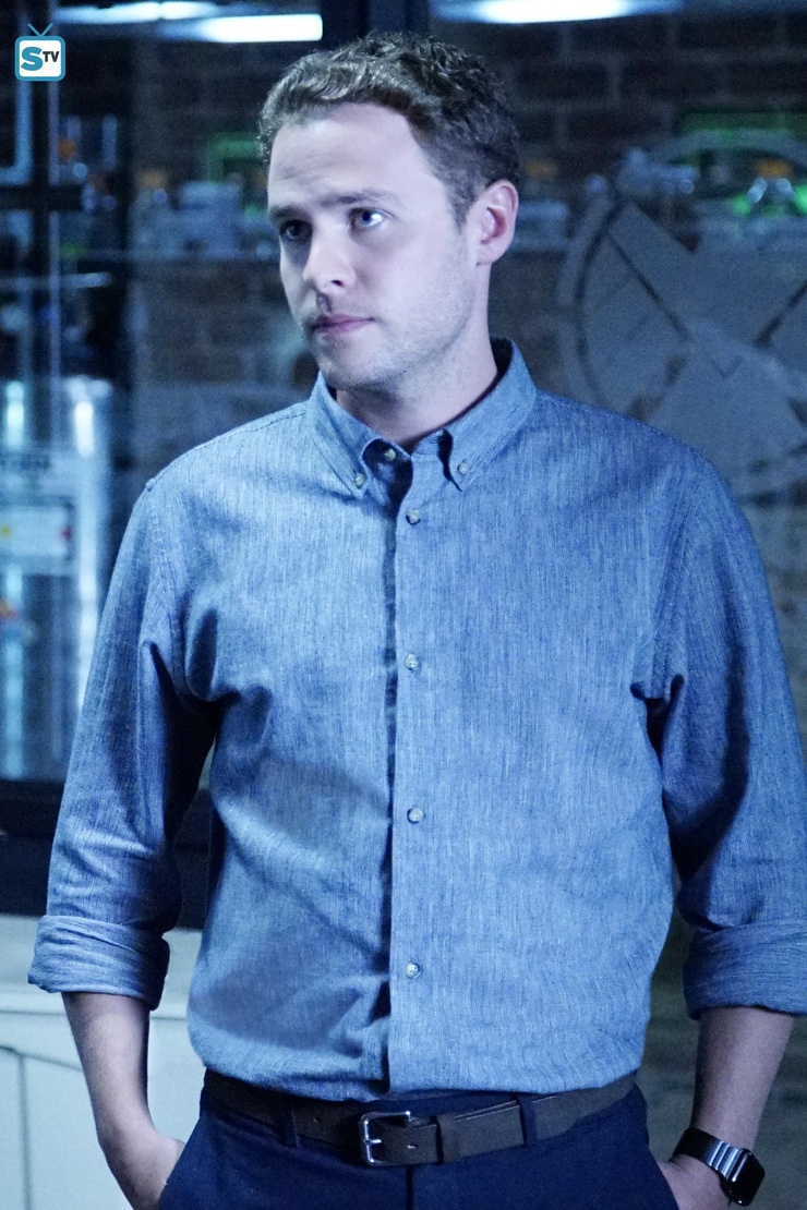 Iain De Caestecker image