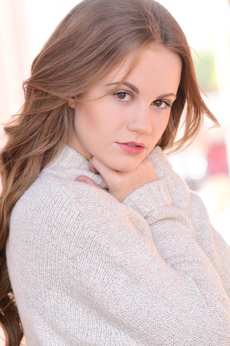 Mackenzie Lintz picture