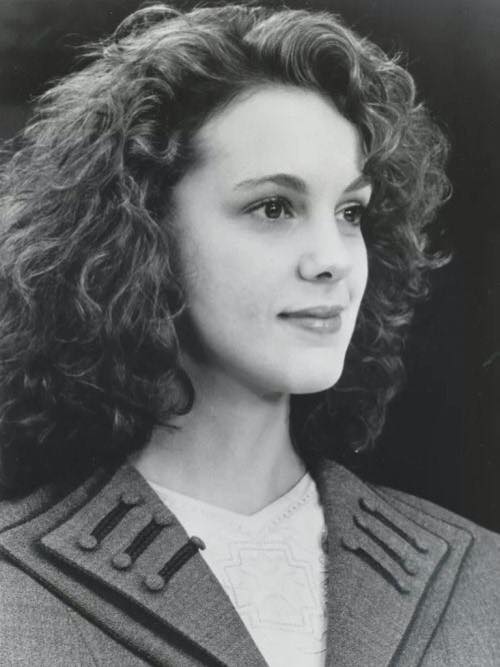 Picture of Elizabeth Perkins