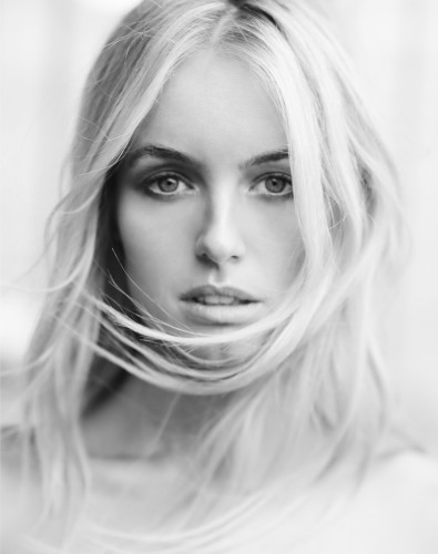 Kelly Holmes (model) image