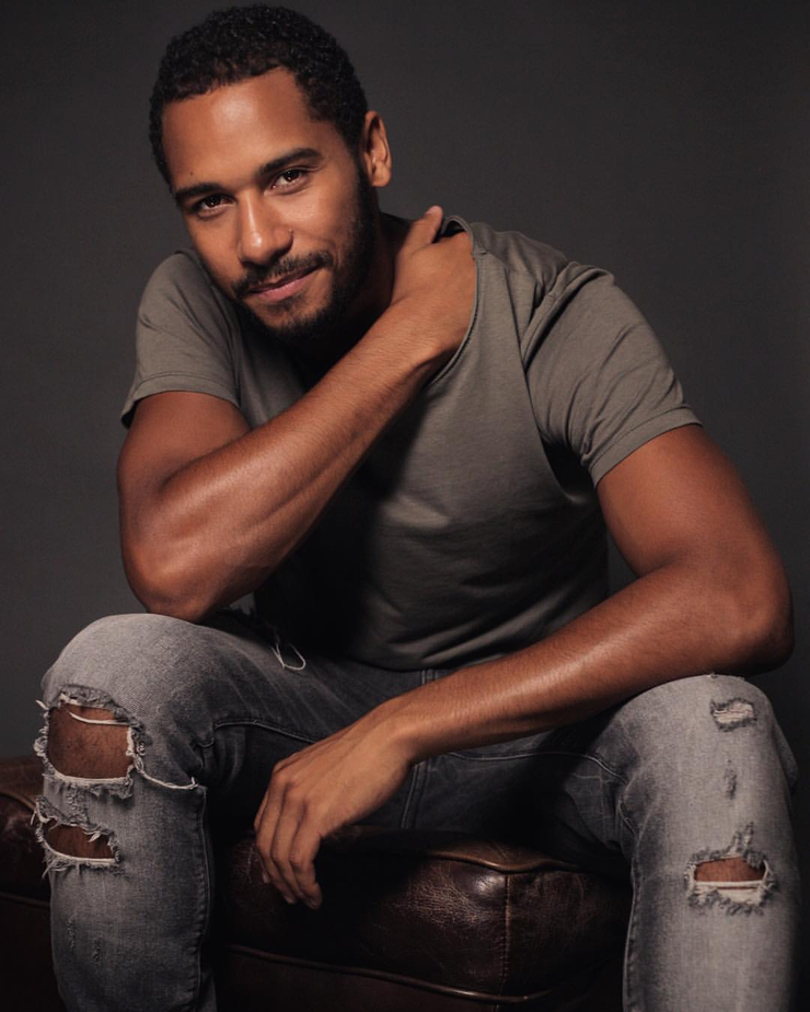 Image of Elliot Knight