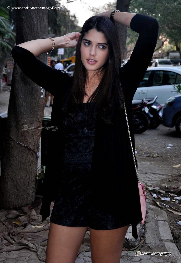 Picture of Izabelle Leite